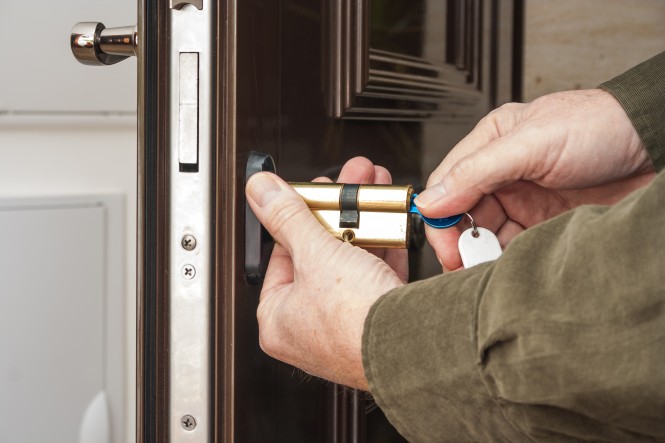 24 Hour Emergency Locksmith London Call 0207 099 5831
